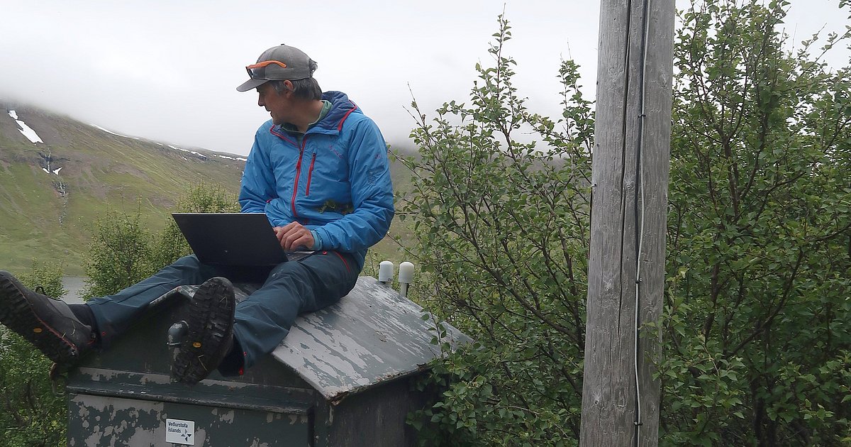 Testing an avalanche detection system in Iceland