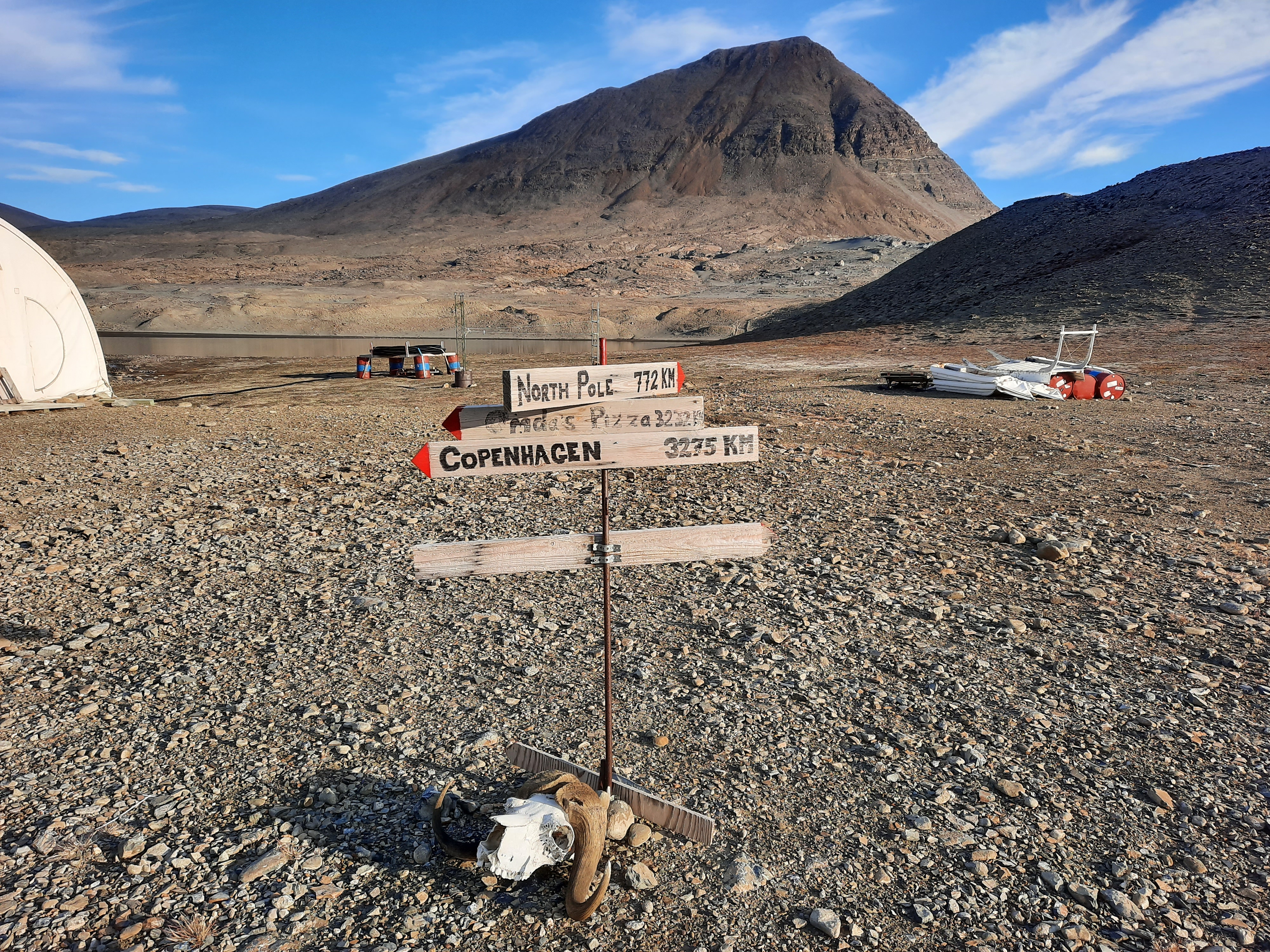 Investigating extreme habitats